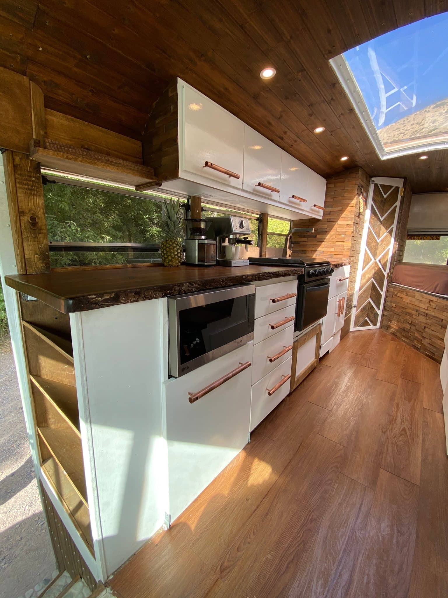 1993 International DT360 Ultimate Off-Grid Skoolie - Skoolie Livin ...