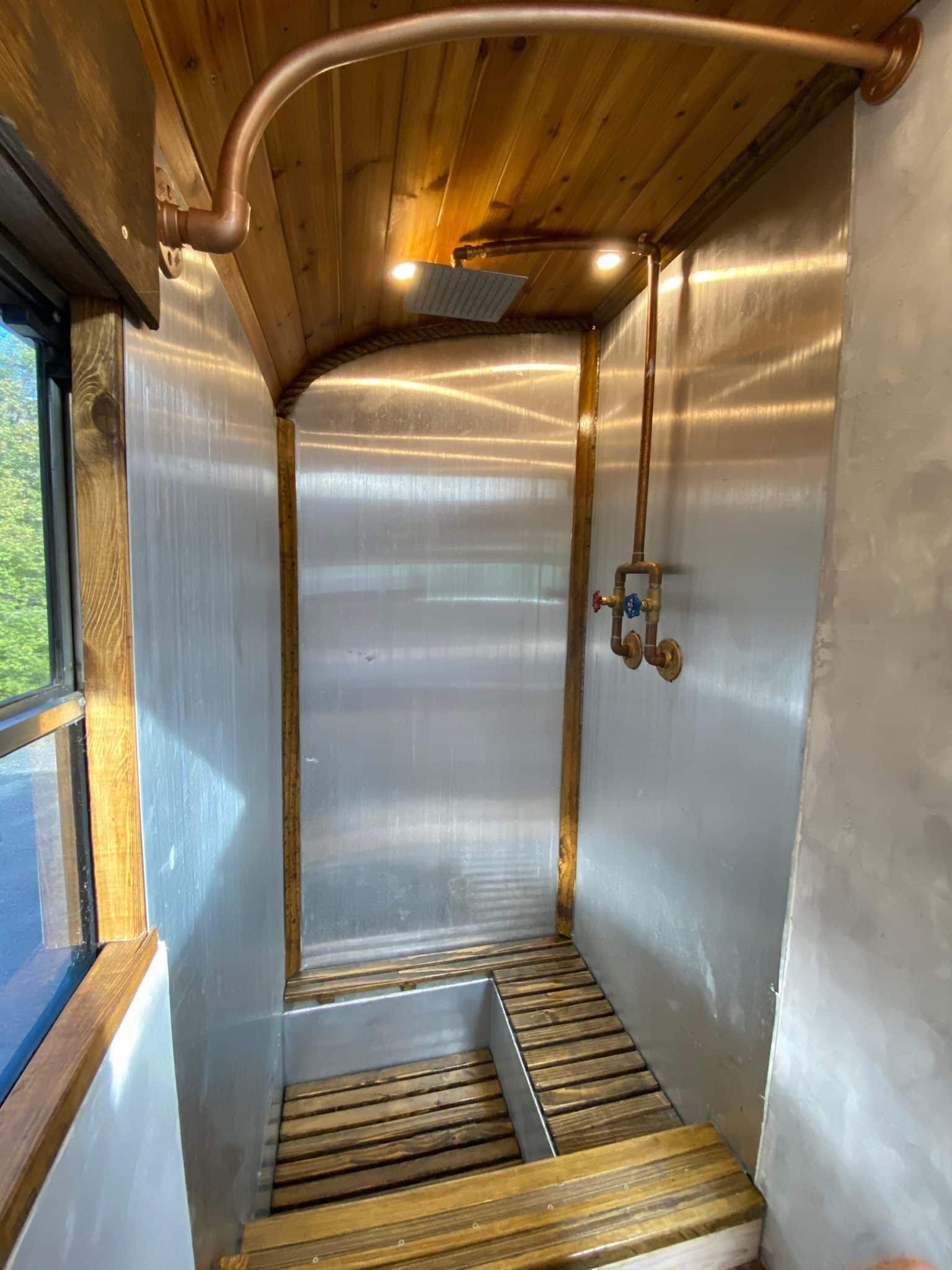1993 International DT360 Ultimate Off-Grid Skoolie - Skoolie Livin ...