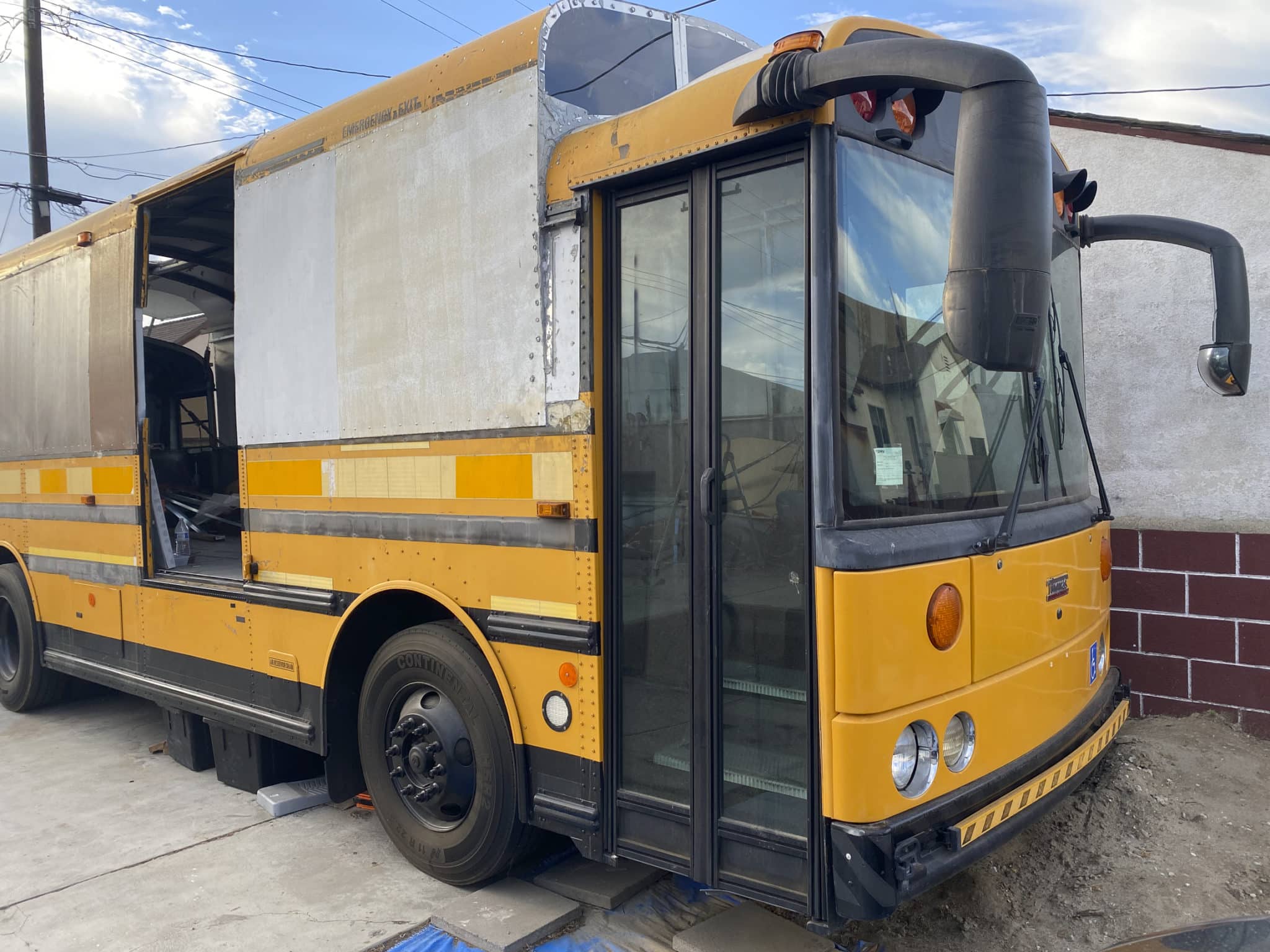2007 Thomas Saf-T-Liner with 18" Roof Raise - Skoolie Livin | School ...