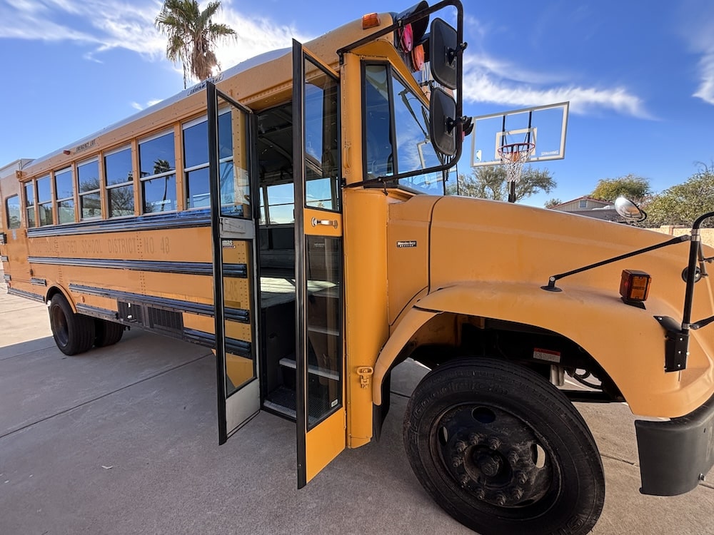 2005 Freightliner Thomas FS65 Mid-Sized Bus - Skoolie Livin | School ...