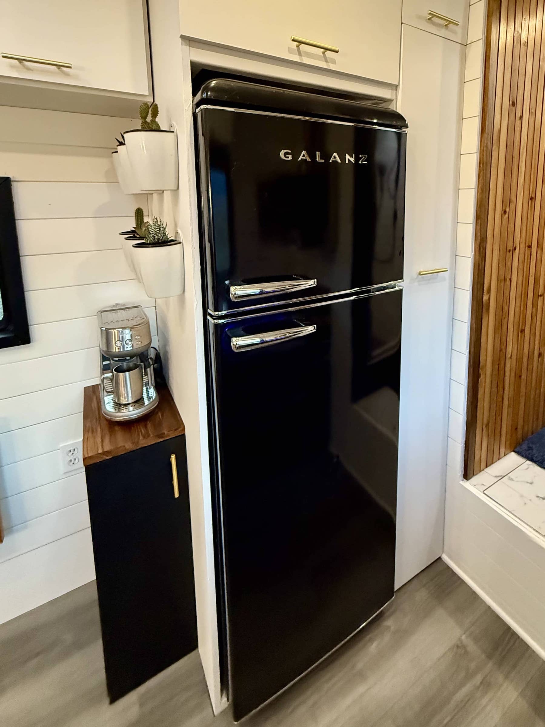 1999 Blue Bird Luxury Off-Grid Skoolie Conversion - Skoolie Livin ...